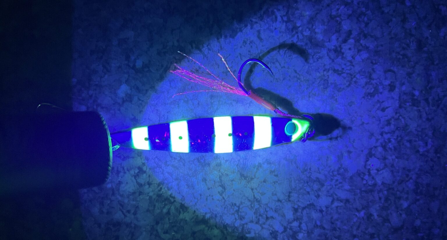 釣り用UVライトのおすすめ10選。ルアー釣りやライトゲームにおすすめの小型タイプを厳選！ - LURE LABO（ルアらぼ）